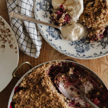 Easy and Fresh Summer Blackberry Crisp Recipe