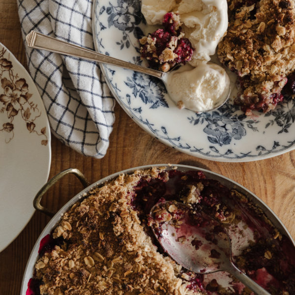 Easy and Fresh Summer Blackberry Crisp Recipe